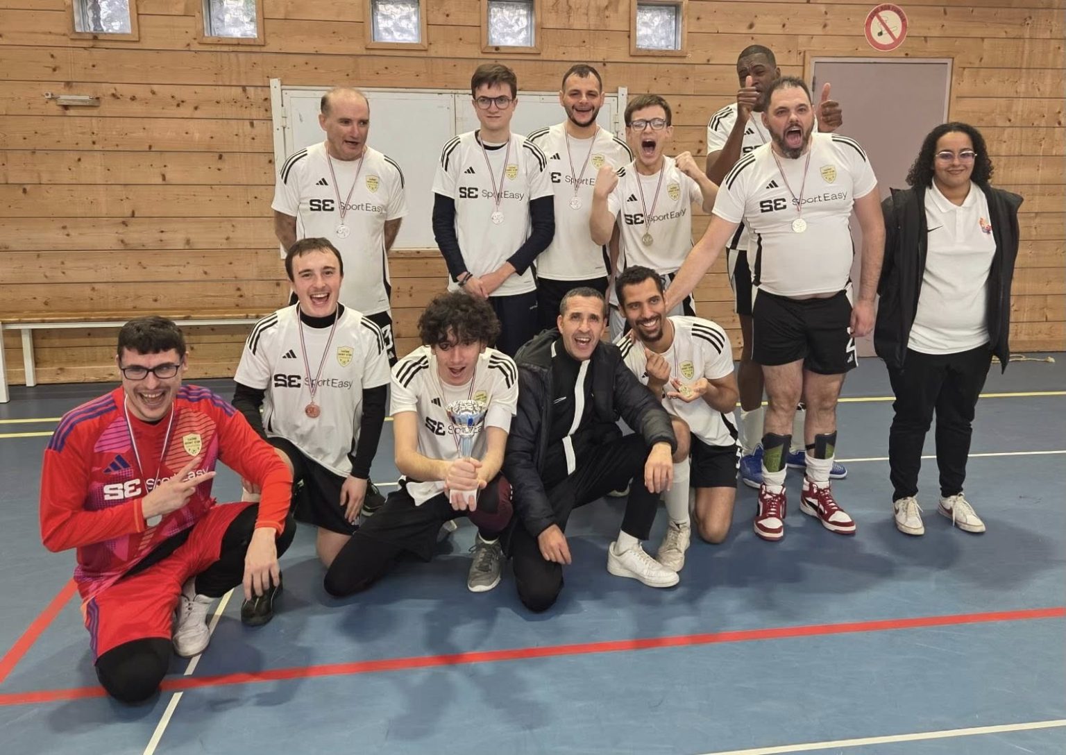 Saône Mont d’Or FC, vanqueur Poule B Foot Adapté – DISTRICT DE LYON ET ...